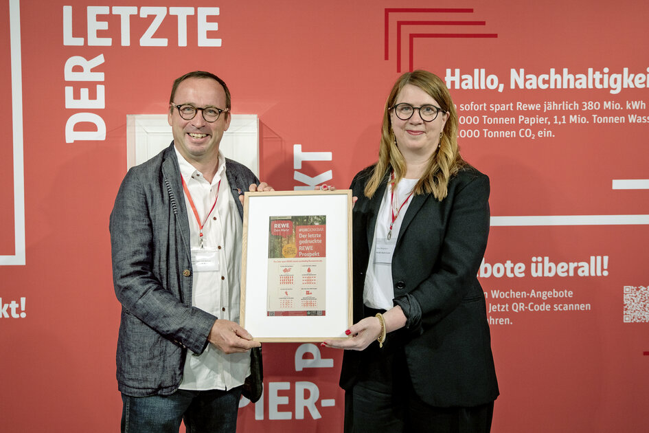 REWE: Große Kampagne begleitet Abschied des Papier-Prospekts | REWE Presse