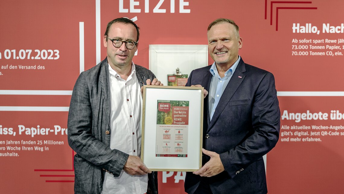 Abschied von einer Handelstradition: REWE schickt den Papier-Prospekt ...