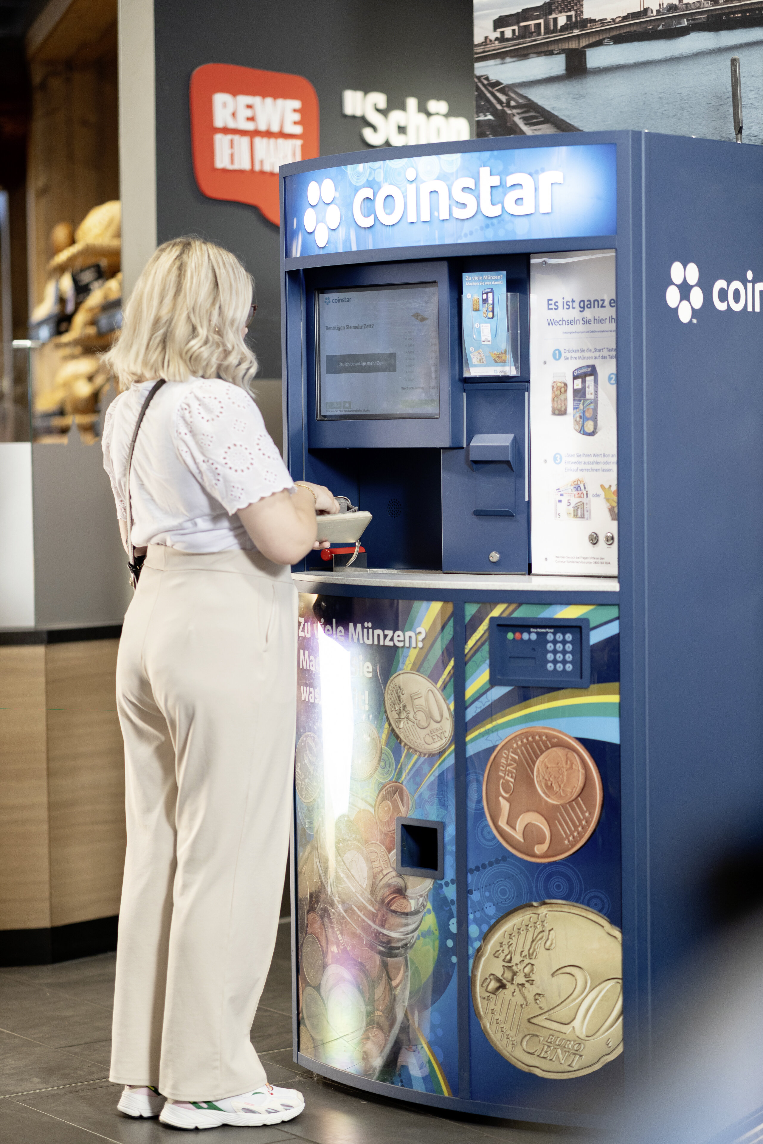 kleingeld-sinnvoll-nutzen-mit-coinstar-bei-rewe | REWE Presse