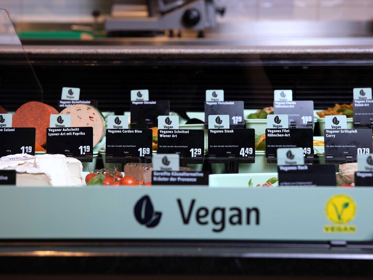 Vegan einkaufen in Berlin | REWE Presse