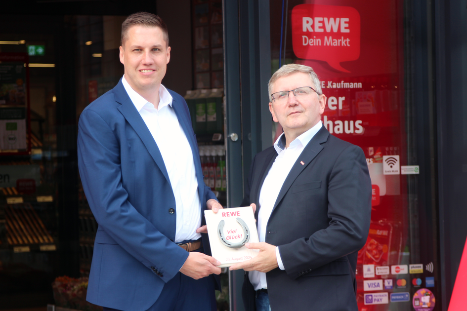 Einkaufsparadies mitten im Wohngebiet. REWE eröffnet in Hohen Neuendorf ...