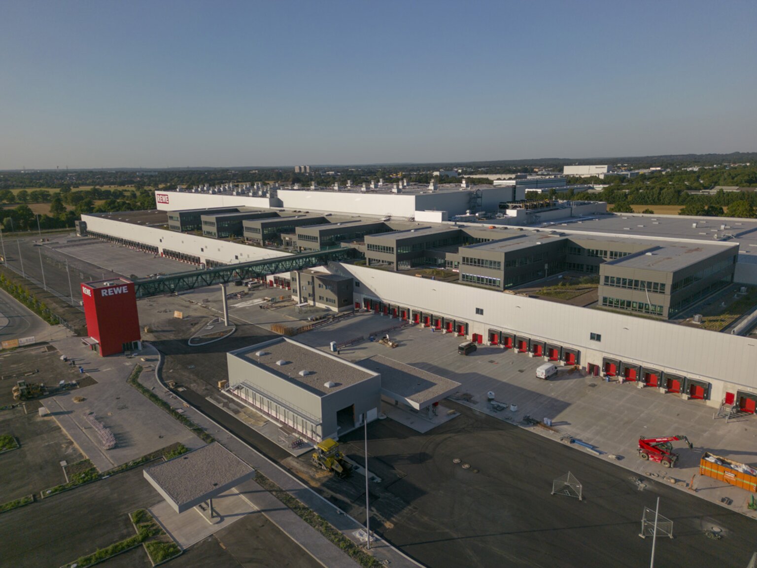 erster-lkw-henstedt-ulzburg | REWE Presse